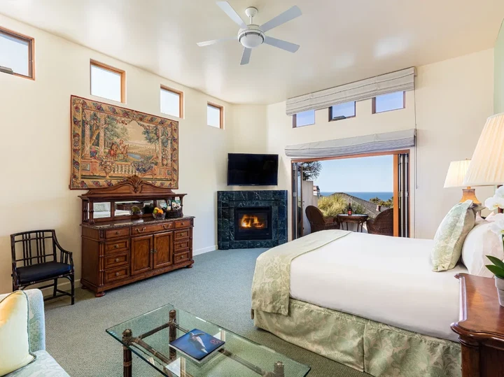 Tally Ho Inn - Carmel-by-the-Sea, CA
