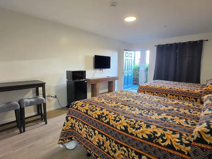 Sierra Crossing Motel - Fontana, CA