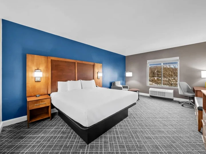 Comfort Inn & Suites Plainville-foxboro - Franklin, MA