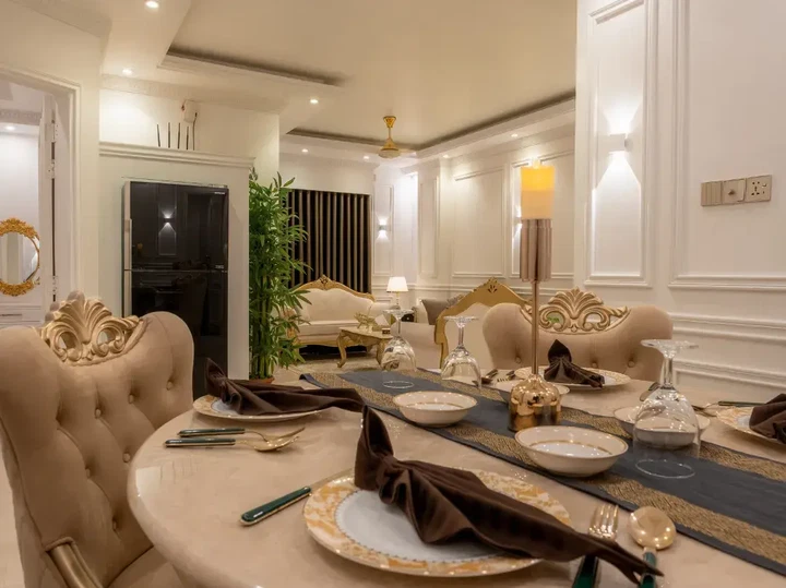 The Versailles Suite - Dacca