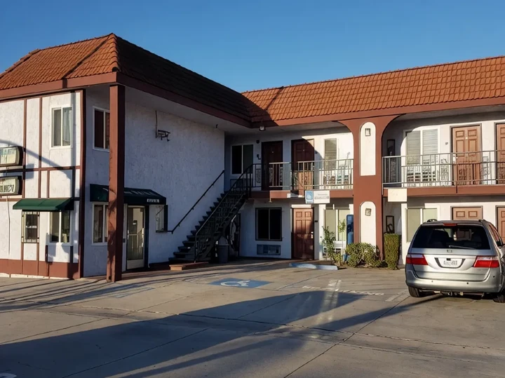 Beach Inn - Long Beach, CA