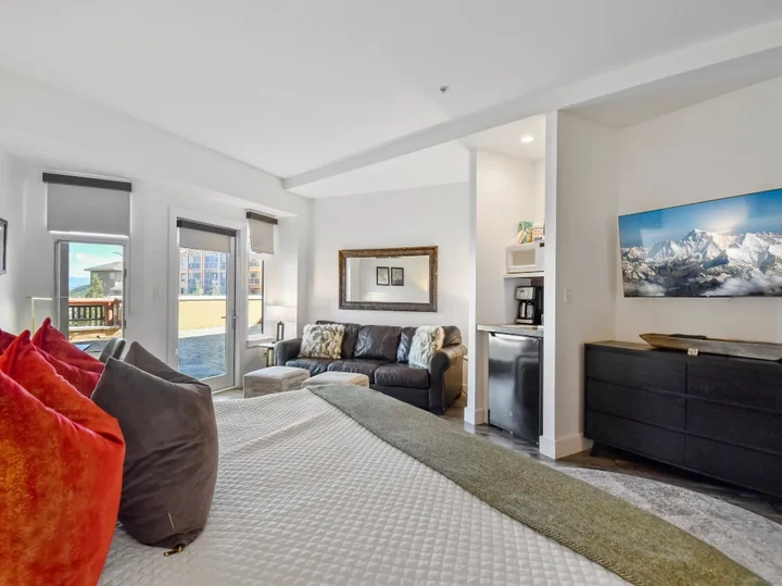 Perfect Summer! Balcony With Views Of The Concerts, Outdoor Swimming Pool, Golf Hiking And More - Alta, UT