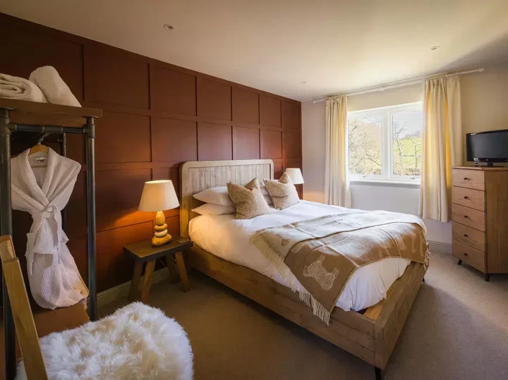 Luxury Riverside Lodge With Hot Tub - Killin
