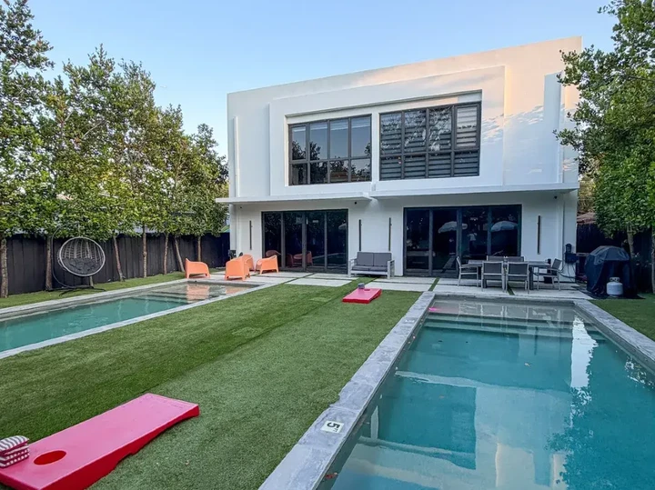 Wynwood Miami Retreat | 2 Private Pools, Bbq, 6br & Parking - Miami