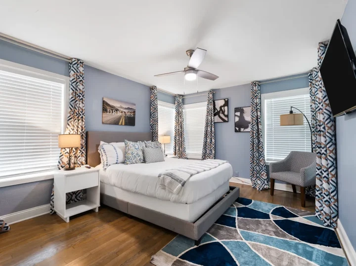 Rare Exclusive Retreat |Private Hot Tub | King Bed - Cedar Hill, TX