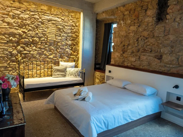 The Saints Inn - Athens