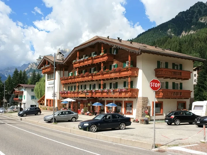 Hotel Rododendro Val Di Fassa - 卡納澤伊