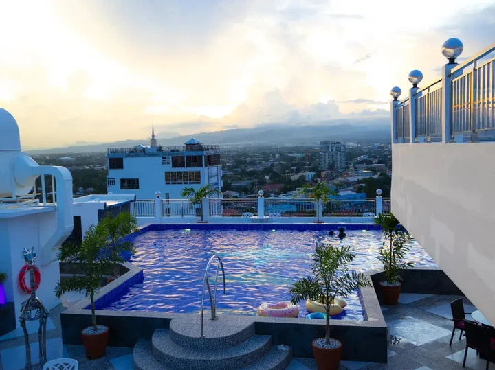 Stylish 1 Bedroom Unit At White Tower In The Heart Of Angeles City - Angeles