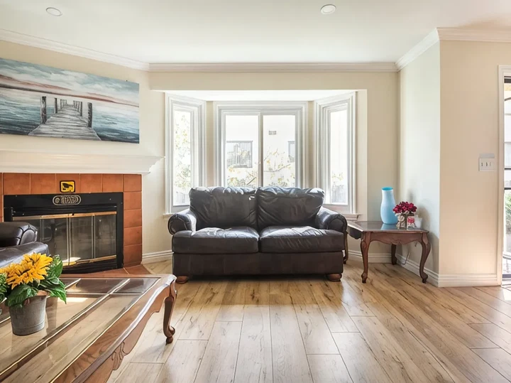 Cal King Master Suite + Sofa Bed｜private Bath｜freeparking - Lynwood, CA
