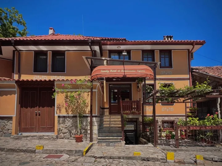 Family Hotel At Renaissance Square - Plovdiv