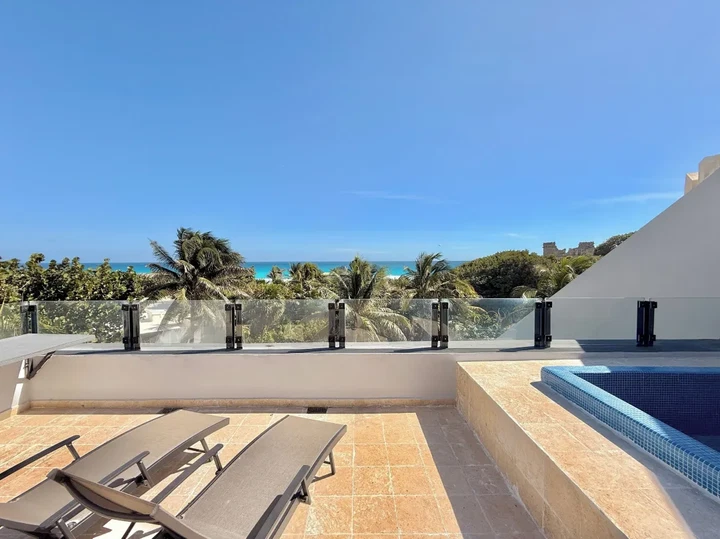 Condo In Ocean Front Resort - Cancún