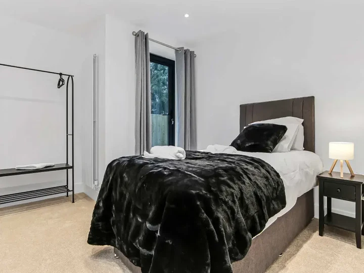 Modern 3 Bedroom Stay, Patio, East Croydon - London
