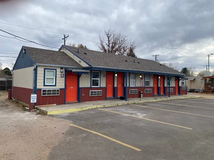 Cabins On Main Longmont - Longmont, CO