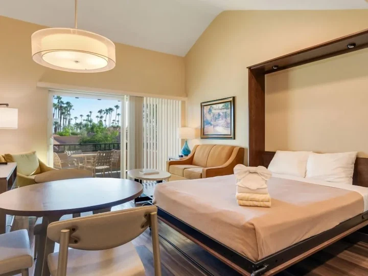 The Oasis Resort - Cathedral City, CA