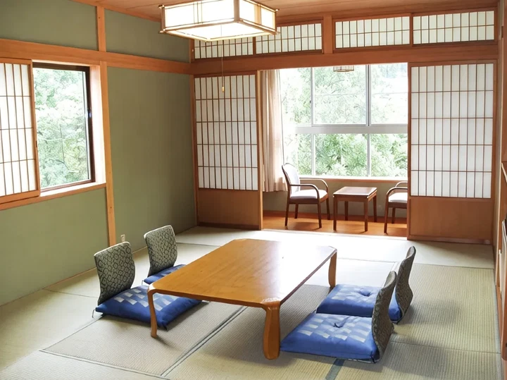 Iimikan Yoshine - Takayama