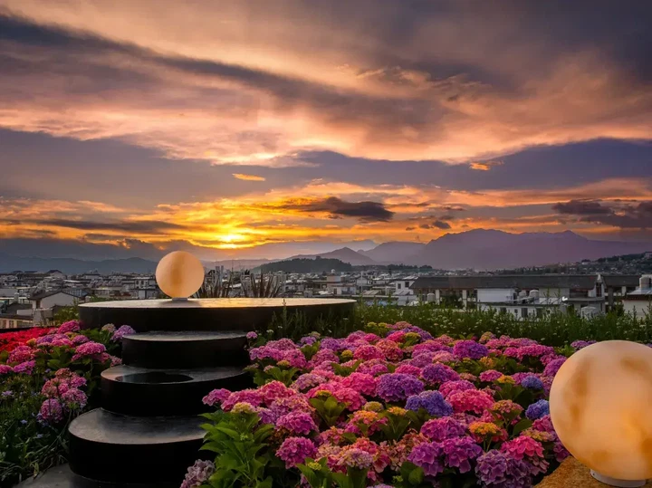Peak Vista-golden Peaks View Resort: Sky Garden Café & Snow Mountain Terrace - Lijiang