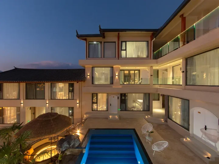 Yun'ai | Snow Mountain View · Hot Spring & Café Inn -