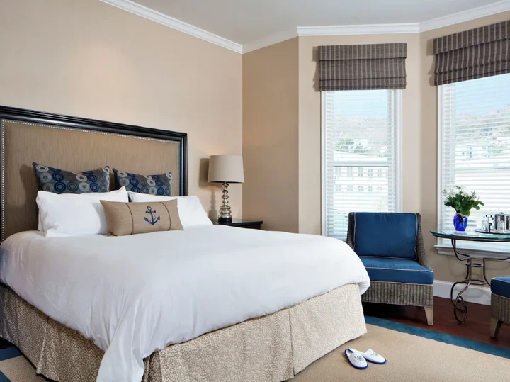 Snug Harbor Inn - Santa Catalina Island, CA