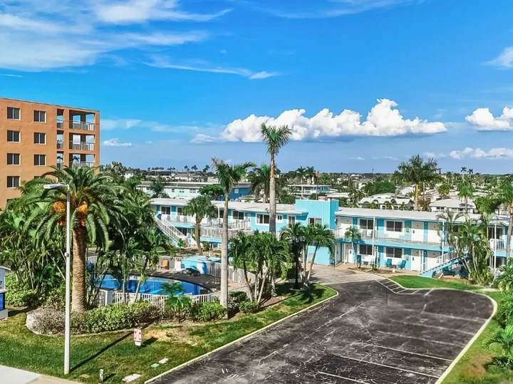 Bayside Inn And Marina - St. Pete Beach, FL