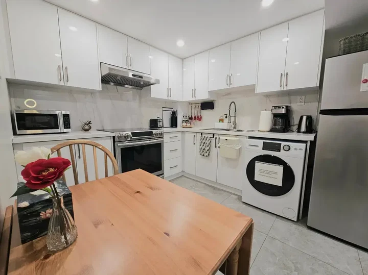 Separate Entrance Basement Suite - Markham