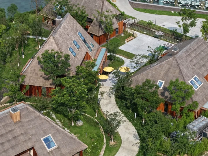 Chengdu Diyue Resort Hotel · Shihuadu - Chengdu