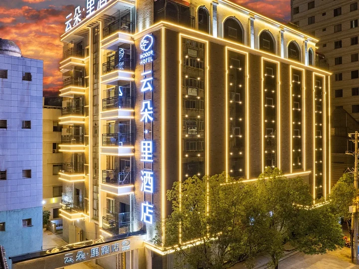 Indoor Hotel - Kunming