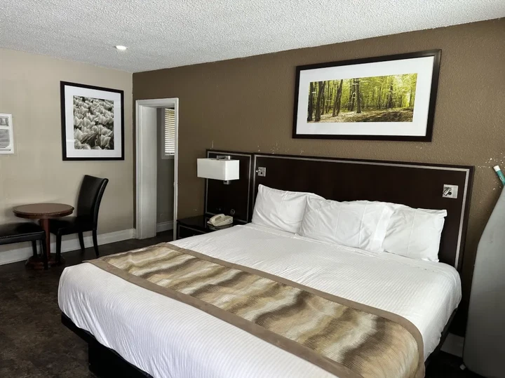 Champlain Motor Inn - Pembroke