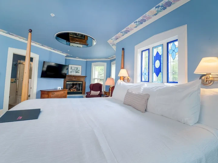 Yelton Manor Bed And Breakfast - South Haven, MI
