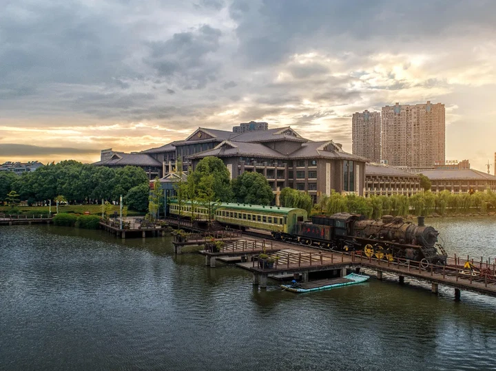 Tongquetai Jinling Grand Hotel - Tongling