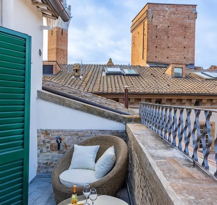 Blossoms Of Siena - Sienne