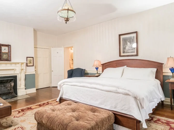 Historic General Lewis Inn - Lewisburg, WV