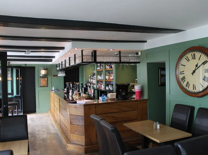 Jolly Sailor- Fish On The Quay - Essex