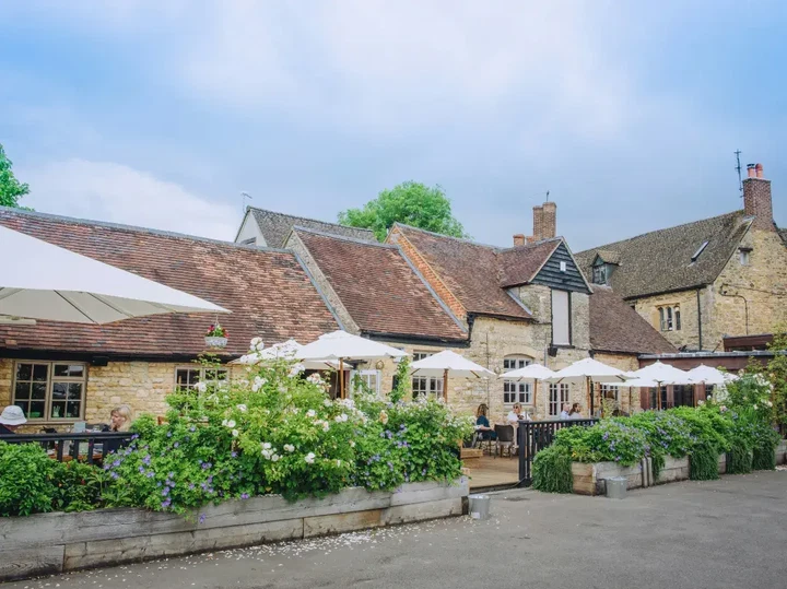 Bear And Ragged Staff - Cotswolds
