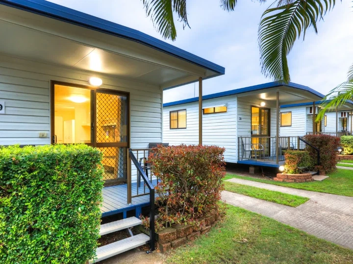 Alex Beach Cabins And Tourist Park - Maroochydore