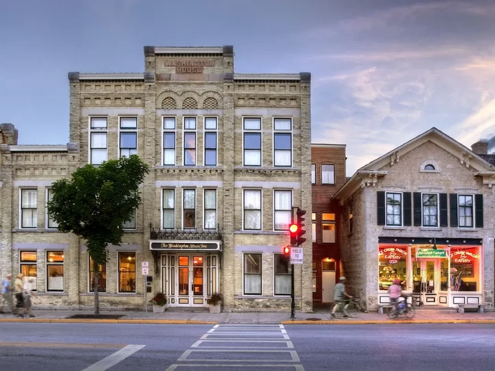 Washington House Inn - Grafton, WI