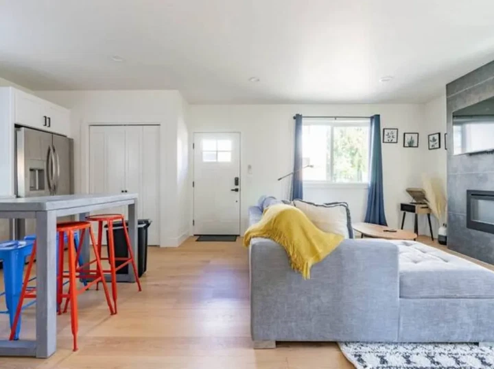2br | Bath, Fireplace | West Seattle | Sophari - Seattle, WA