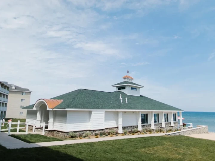 Breakers Resort - Lakeside - Mackinac Island, MI