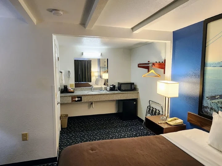 Hotel Belmont - Belmont, CA