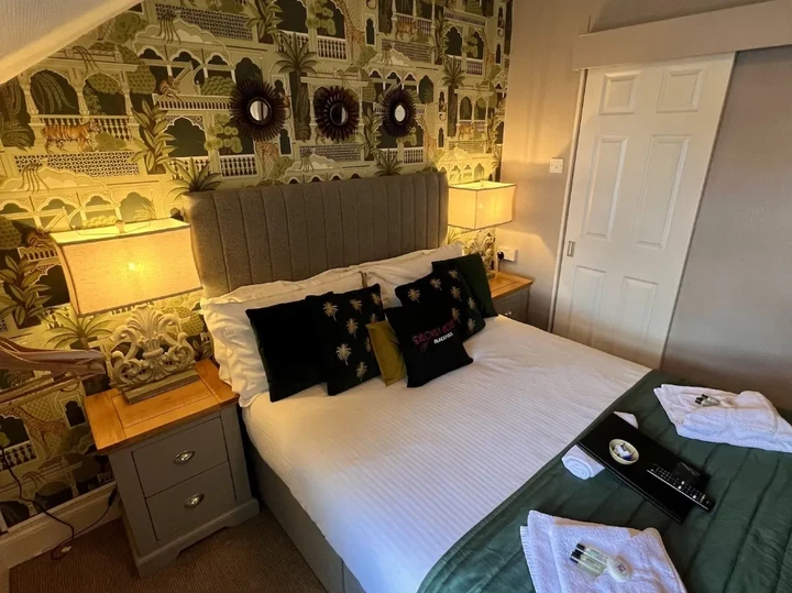 Delovely Hotel - Blackpool