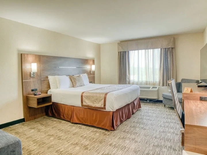Evergreen Inn & Suites - Monroe, WA