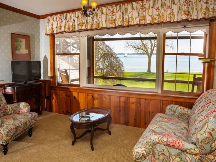 Sandaway Suites & Beach - Easton, MD