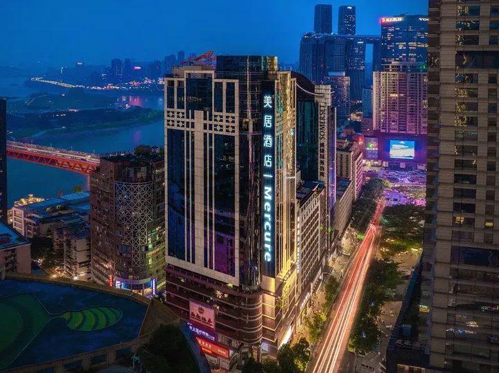 Mercure Chongqing Jiefangbei Pedestrian Street Hotel - 