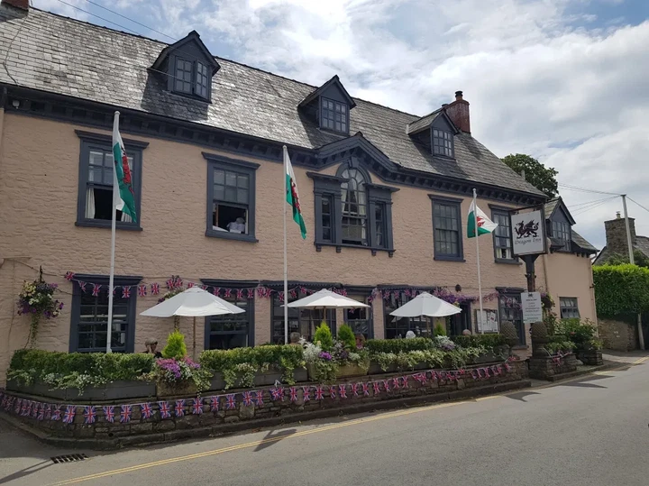 Dragon Inn - Crickhowell