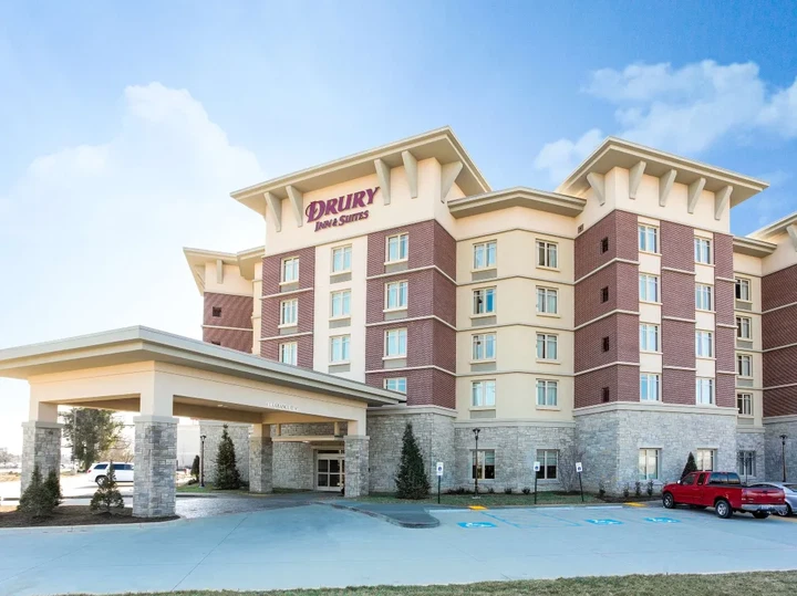 Drury Inn & Suites Louisville North - Charlestown, IN