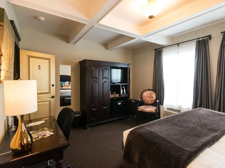 Camas Boutique Hotel - Gresham, OR