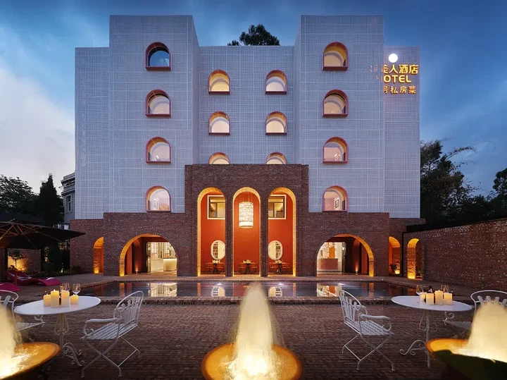 Kunming Sleeping Beauty Garden Pool  Hotel - Kunming