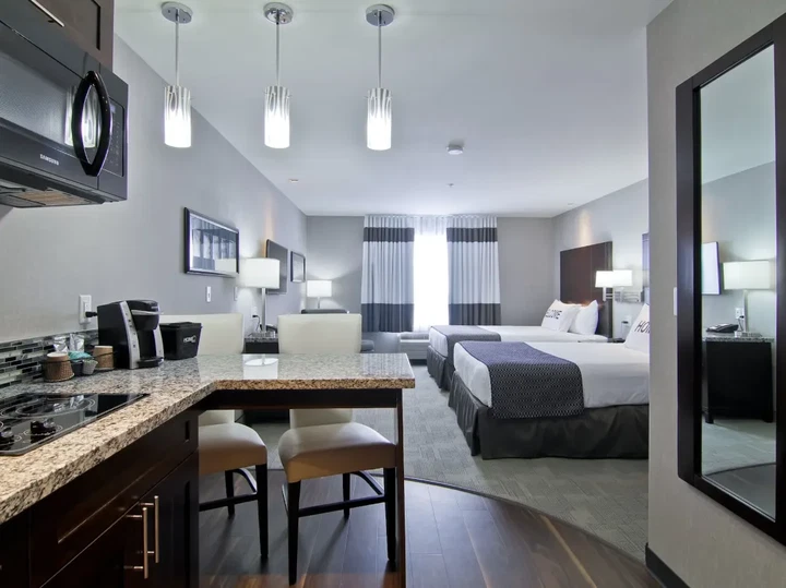 Home Inn & Suites Regina Airport - Regina