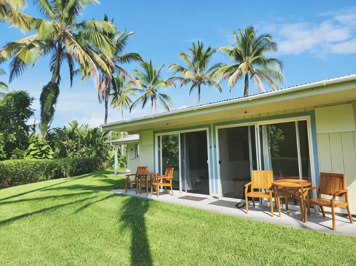 Arnott's Lodge & Hiking Adventures - Hawaii