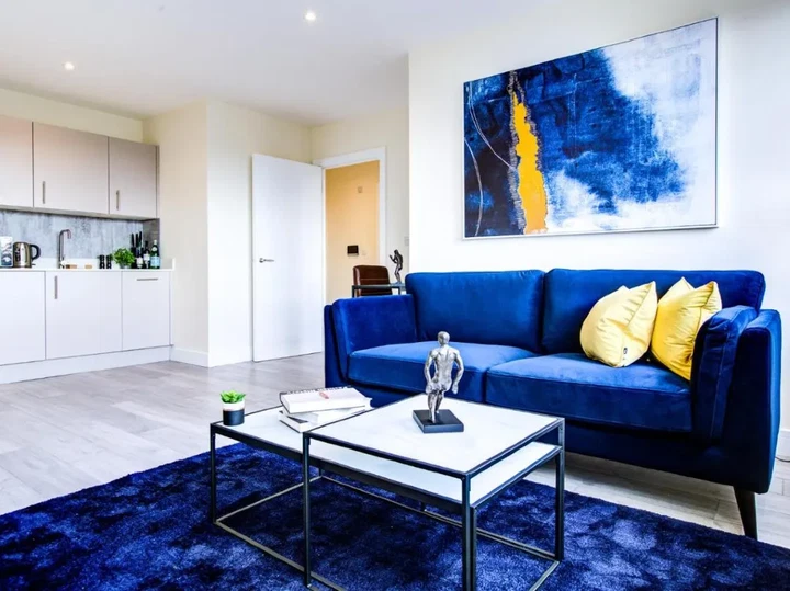 Hybrid Resi - Cheam, Sutton Near Wimbledon With Free Onsite Car Parking - London