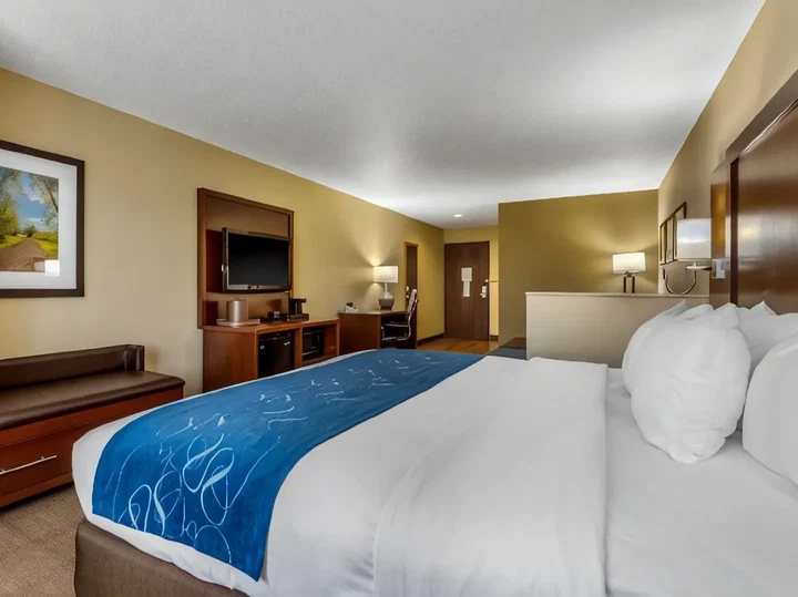 Comfort Suites - Waterloo, IA